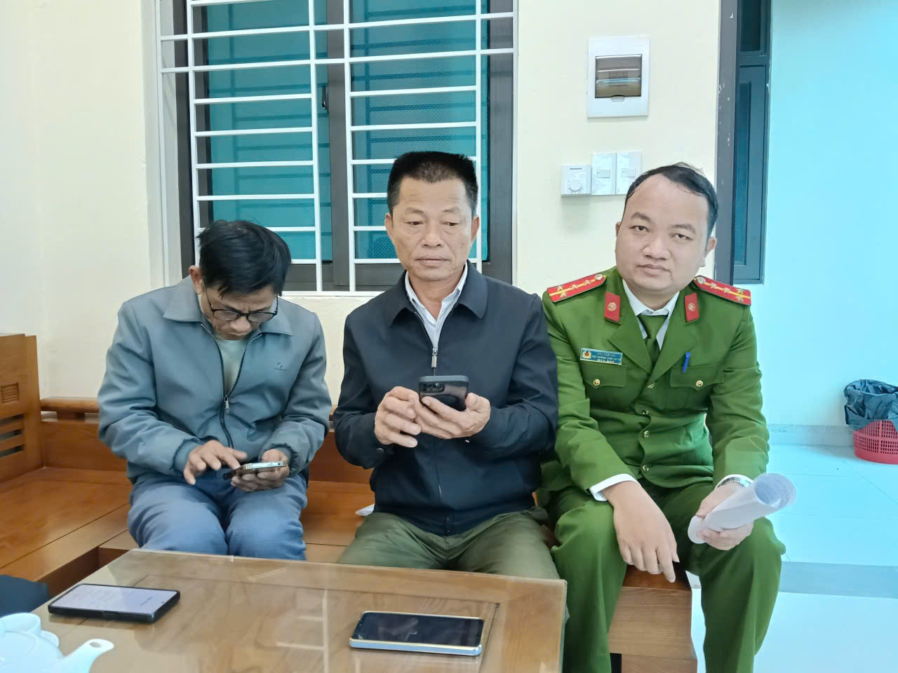 Công an phường Đường Hào: Tổ chức lấy ý kiến nhân dân đối với các dự thảo văn kiện trình Đại hội ...